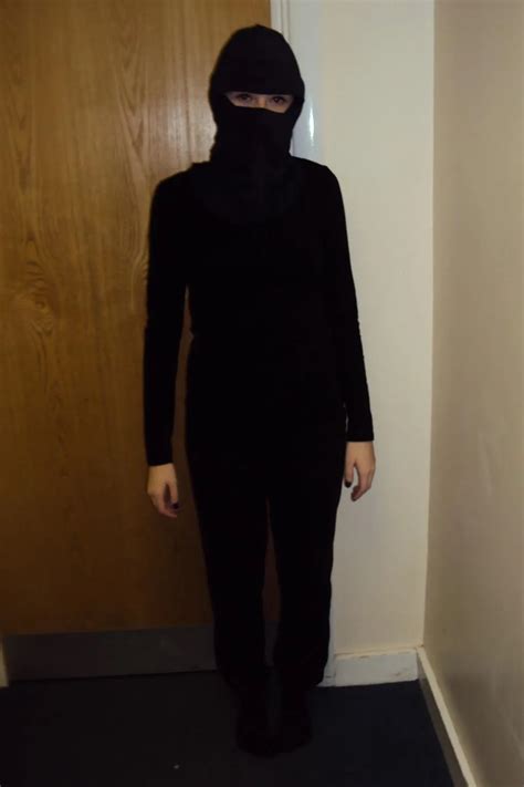 9 Insanely Lazy Last Minute Halloween Costume Ideas Using Only What You