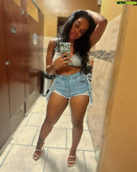 Actress Dominique Perry Hd Instagram Photos And Wallpapers September