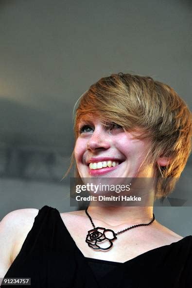 Eva Spence Of Rolo Tomassi Performs On Stage On The Last Day Of ニュース