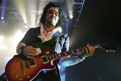 Gilby Clarke Doesnt Think Classic Guns N Roses Lineup Will Reunite