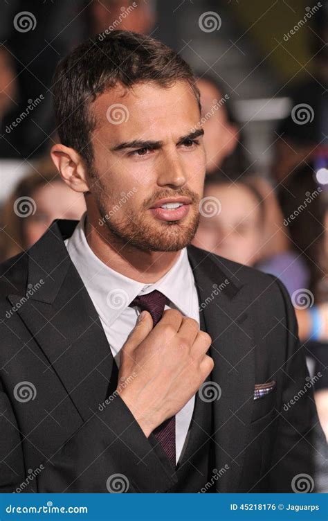 Divergent Theo James