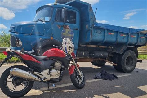 Motociclista Bate Em Caminhão E Fica Gravemente Ferido Na Br 356 Em