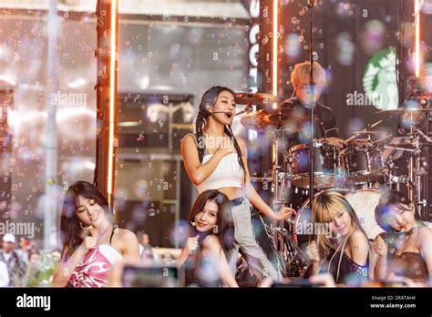 Park Ji Hyo Known As Jihyo Performs With K Pop South Korean All Girl