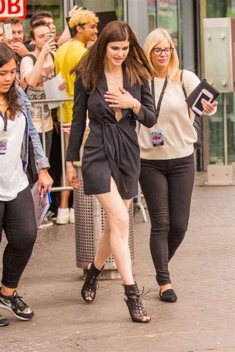 Alexandra Daddario Goes Braless For The Baywatch Premiere Barnorama