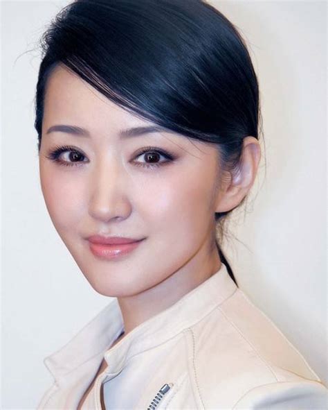 49岁杨钰莹为何嫁不出去？看完这些旧照时，一般人确实不敢娶