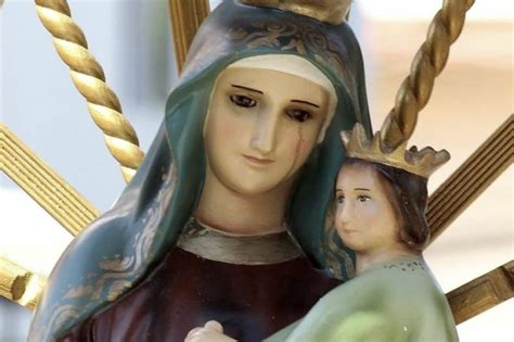 Una Estatua De La Virgen María Habría Llorado Sangre En Colombia