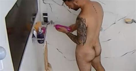 Homens e Imagens SHOW SOLO HOMEM NO BANHO MATÍAS SCHWARTZMAN FOTOS