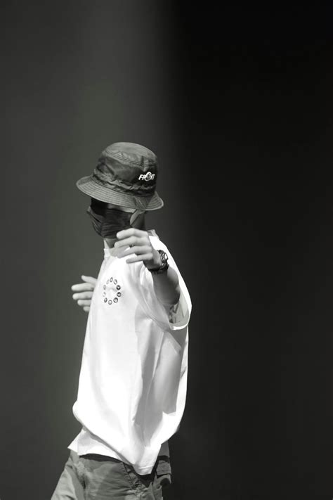 WangYibo Oversea王一博海外组 on Twitter 20230722 YiBoOfficial 定格不同彩排时刻今晚