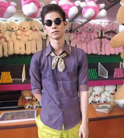 Pria Tampan Foto Kekasih Selebriti