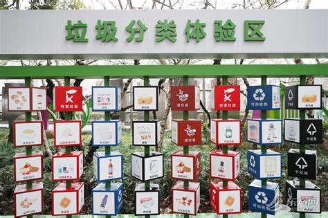 上海开展垃圾分类志愿者服务宣传日活动：弘扬雷锋精神，志愿服务人人可为！