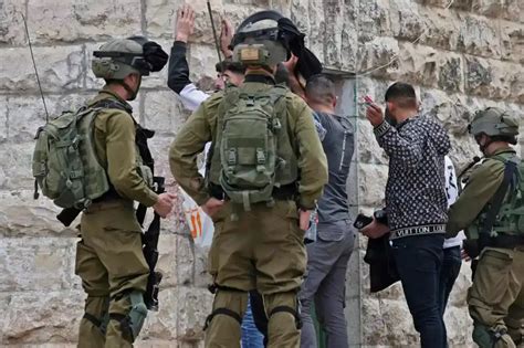 الاحتلال الإسرائيلي يعتقل 15 فلسطينيا في الضفة الغربية