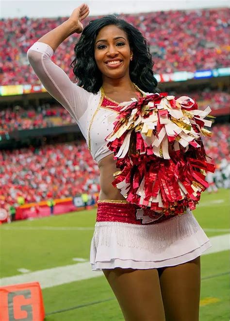 Pin De Tyler Tornado Em Hottest Cheerleaders