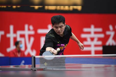 乒超联赛男团樊振东击败王楚钦 助力上海地产不败