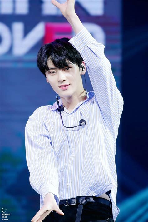 Wanna One Hwang Minhyun