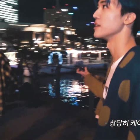 톡톡 머리 정리하는 동글동글 뒤통수 지수 tomoyo o93