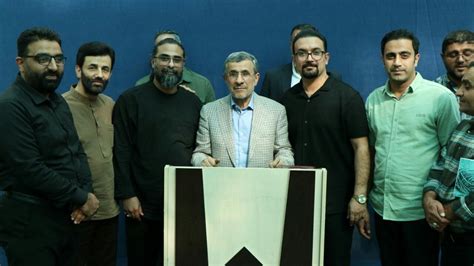 عکسی از تیپ جدید محمود احمدی نژاد در یک گردهمایی خبرآنلاین