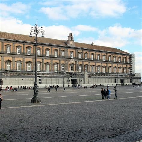 הארמון המלכותי של נאפולי Royal Palace Of Naples בנאפולי למטייל
