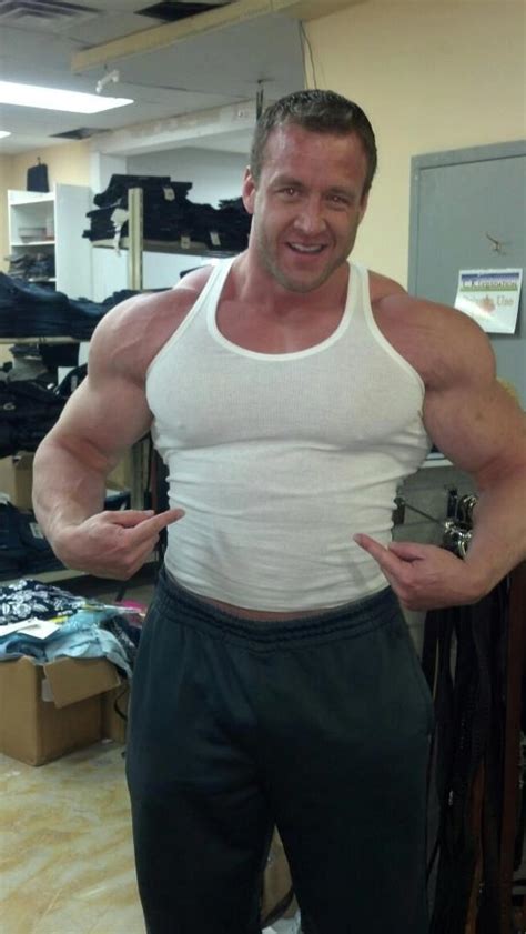 Muscle Lover Nathan Steiger