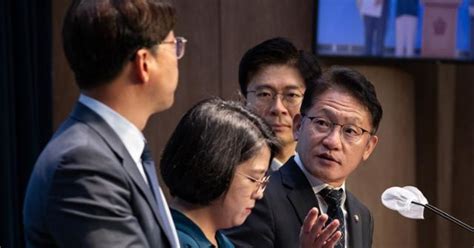 비교섭단체 4당 거대 양당 위성정당 방지법 당론 채택해야