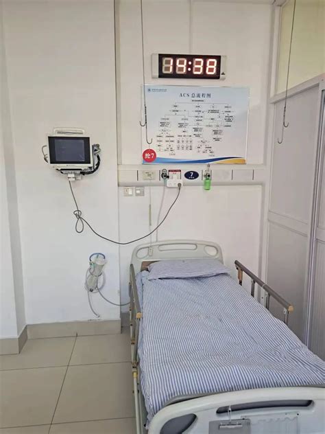 一切以抢救患者生命为先松江全力保障急诊绿色通道顺畅无阻