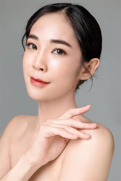 Premium Photo Young Asian Woman Short Hair With Natural Makeup On