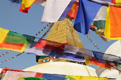 Indicadores Del Rezo En El Stupa Budista De Boudhanath Foto De Archivo