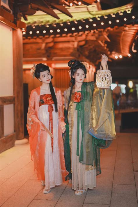 兔子zzz不吃胡萝卜and贰加六 夜游灯会 33p 400mb Cos团