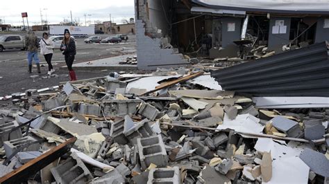 Торнадо нанесе щети на 70 населени места в САЩ има пострадали ВИДЕО Nova