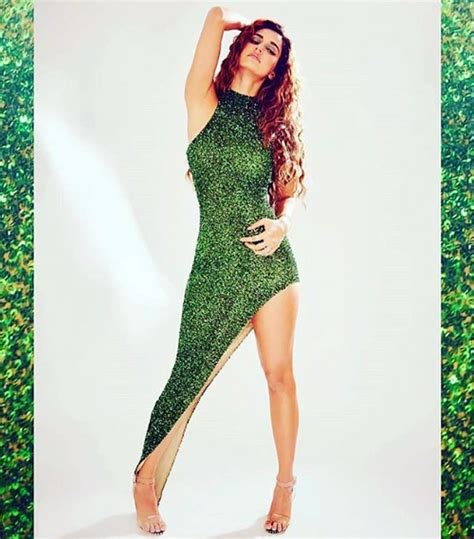Disha Patanis Sexy Green Dress Adds Hot Glam Quotient At Malang
