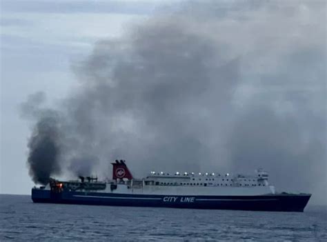 TNI AL Evakuasi Korban Kapal Terbakar Di Perairan Bali