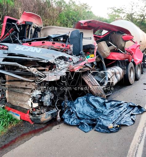 Tv Kz Motorista Morre Em Acidente Com Três Carretas Na Br 262 Entre