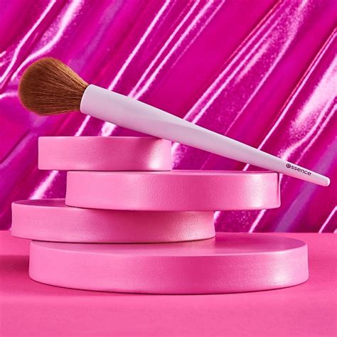Essence Blush And Highlighter Brush Кисть для румян и хайлайтера Makeup Md