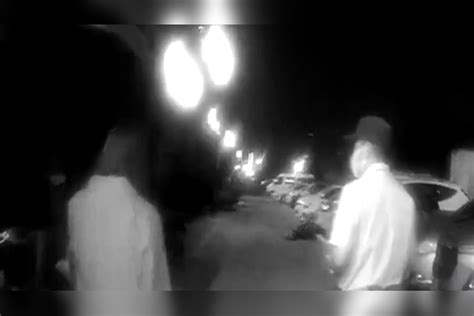 女孩深夜被男子尾随，路人听到呼救报警！结果竟是女孩父亲！