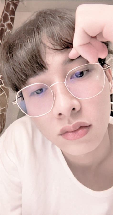Pin By ปัง On การบันทึกอย่างรวดเร็ว Square Glass Round Glass Glasses