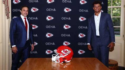Here To Stay Chiefs Agree To 10 Year 503 Million Extension With