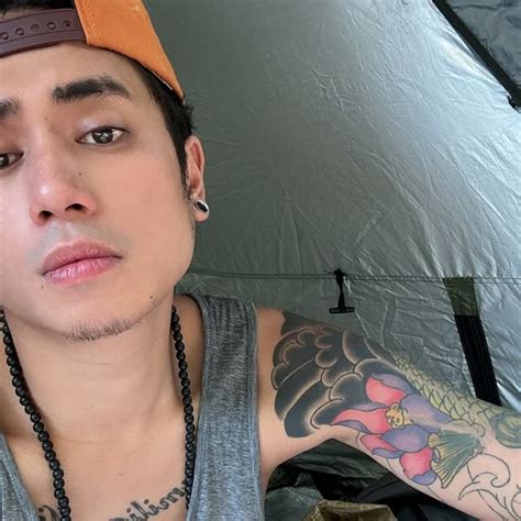 Macko Hombo Mackohombo • Threads Say More