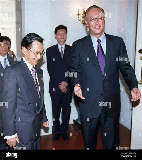 Thai Prime Minister Chuan Leekpai Left Calling On Singapore Prime