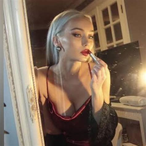 BECOMING A FEMME FATALE (@become.femmefatale) on Threads