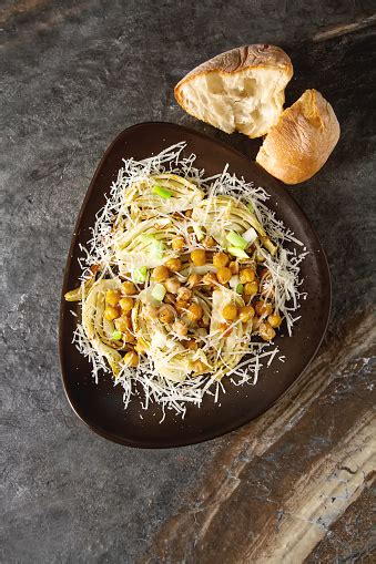 국수와 함께 캐 하 러 구이 웨이 맛 있는 향기로운 음료 어두운 뒷면 나뭇가지에 대한 스톡 사진 및 기타 이미지 나뭇가지 다리 신체 부분 도마 요리 도구 Istock