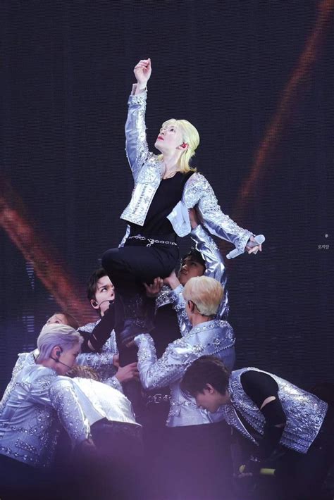 Pin De Verito En Woozi Celebridades Going Seventeen Foto