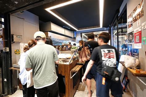 買醉串燒酒場德陽店》礁溪就吃這一家，必點超狂大生蠔跟培根年糕串燒
