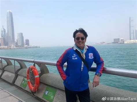 72歲譚詠麟發量稀疏，近照露出大片頭皮，疑似出現禿頭危機 每日頭條