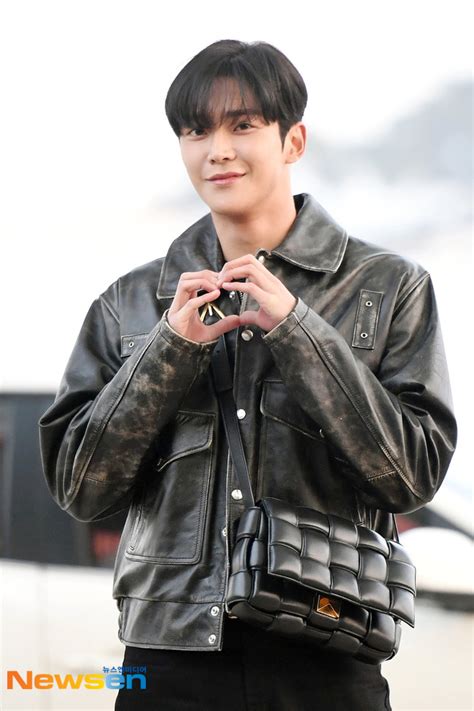 Sf9 로운 ‘스윗가이 포토엔hd 손에 잡히는 뉴스 눈에 보이는 뉴스 뉴스엔