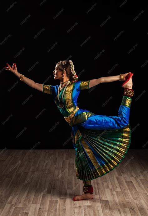 Premium Photo Beautiful Girl Dancer Of Indian Classical Dance