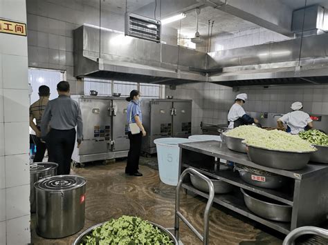 丹寨县市场监管局开展中考期间食品安全检查采购饮食考生