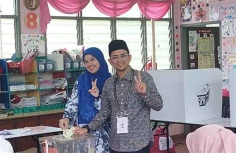 Awie Berbaju Batik Sekitar Hari Pengundian PRK Nenggiri Harapan Daily