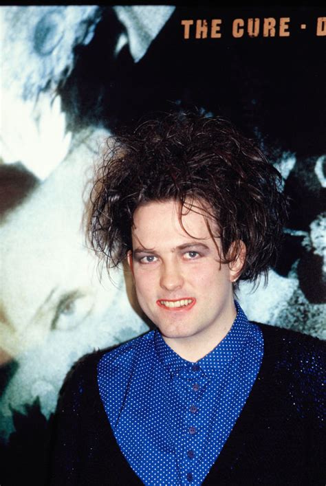 “lovesong” De The Cure ¿un Regalo De Bodas Conflictivo De Robert Smith Ladomx