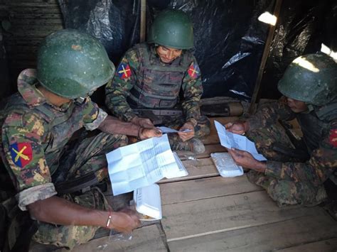 အကြမ်းဖက်သောင်းကျန်းသူ နှိမ်နင်းရေးဆောင်ရွက်နေသော တပ်မတော်သားများအား