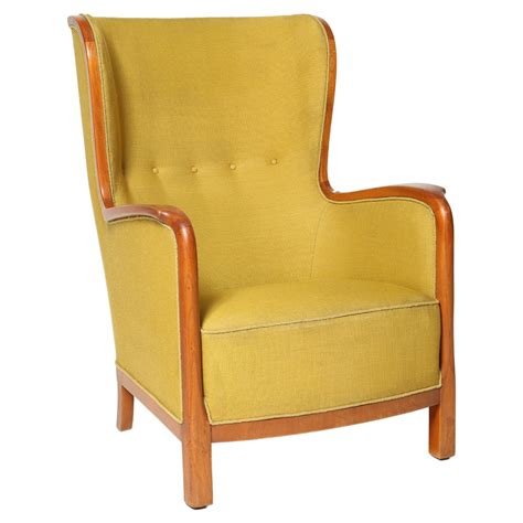 Curved Wingback Chair At 1stdibs Rounded Wingback Chair