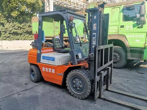 叉车也要上牌照了？华西钢铁的这台叉车挂上了江阴首张非道路移动机械环保牌照